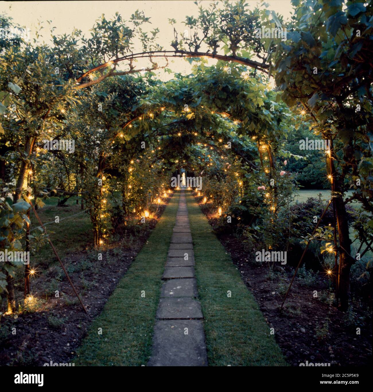 Garden tunnel hi-res stock photography and images - Alamy