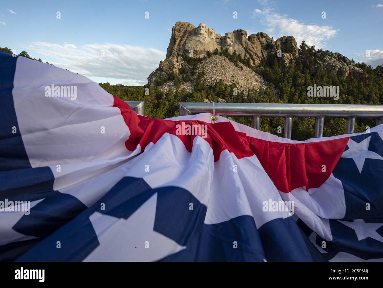 Mt rushmore flag hi-res stock photography and images - Alamy