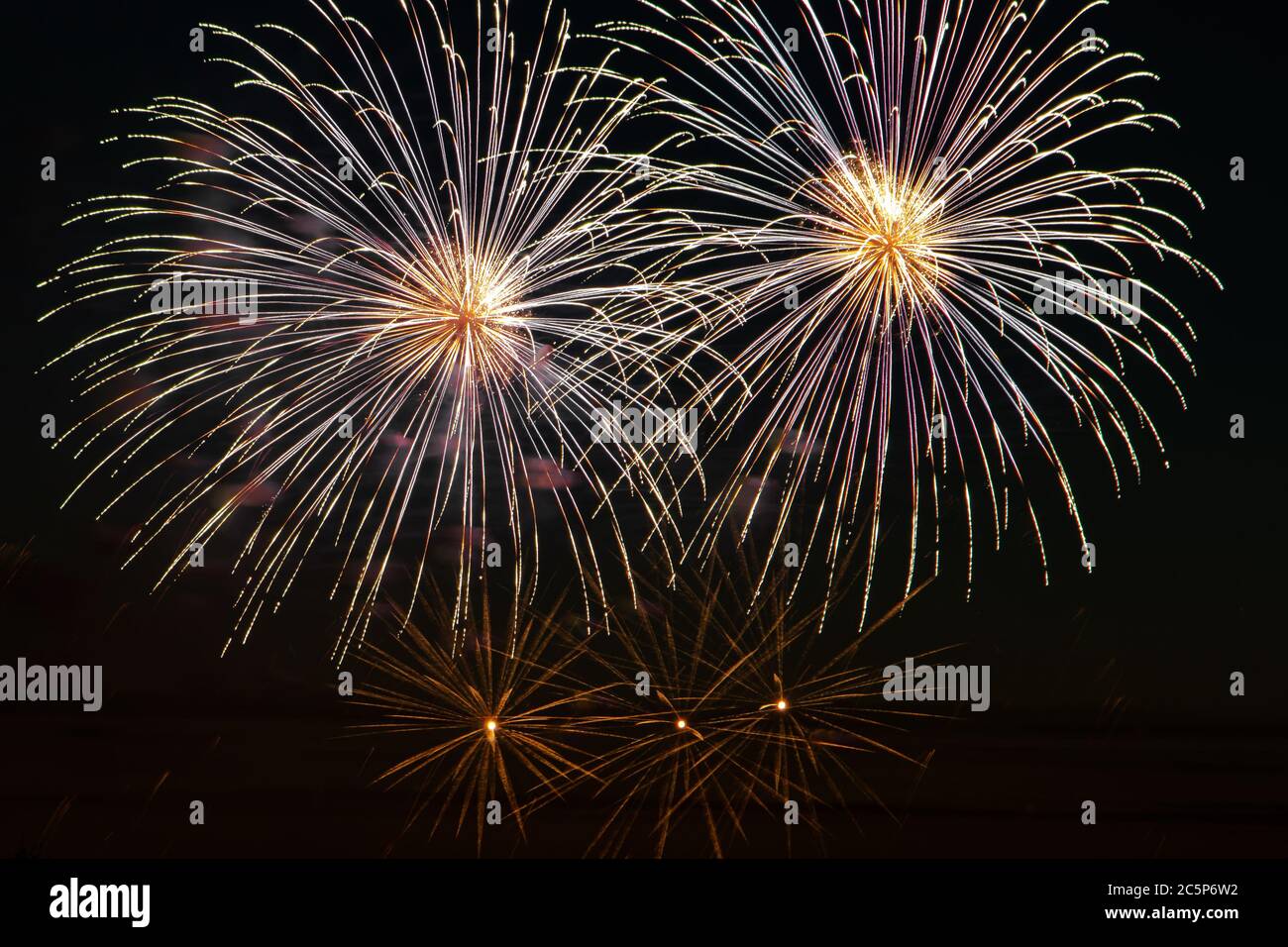 Flashes of firework hi-res stock photography and images - Alamy