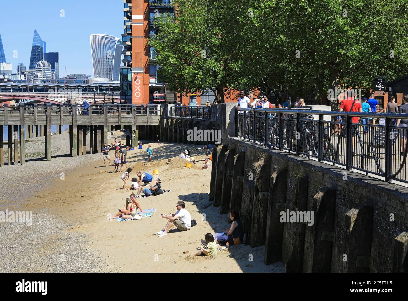 Beach on the River Thames by Gabriel's Wharf, on London's South Bank ...