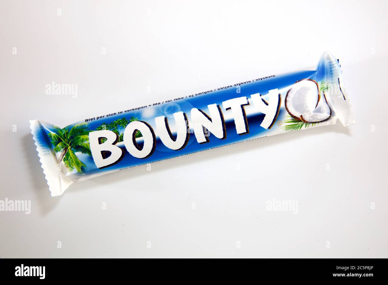 Bounty chocolate confectionery hi-res stock photography and images - Alamy