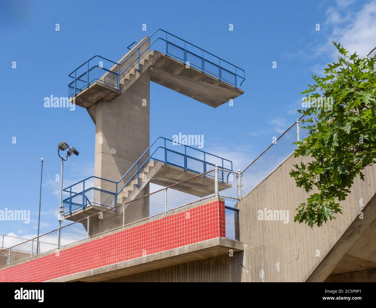 High board dive hi-res stock photography and images - Alamy