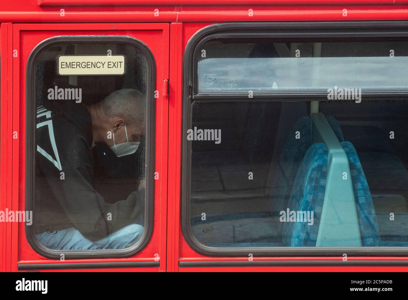 Bus facemask reading hi-res stock photography and images - Alamy