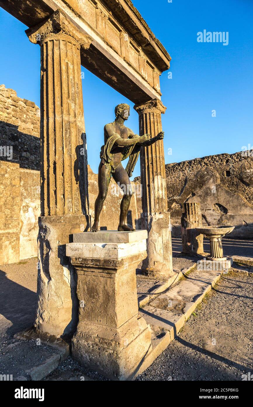 Pompeii city destroyed in 79BC by the eruption of Mount Vesuvius Stock ...