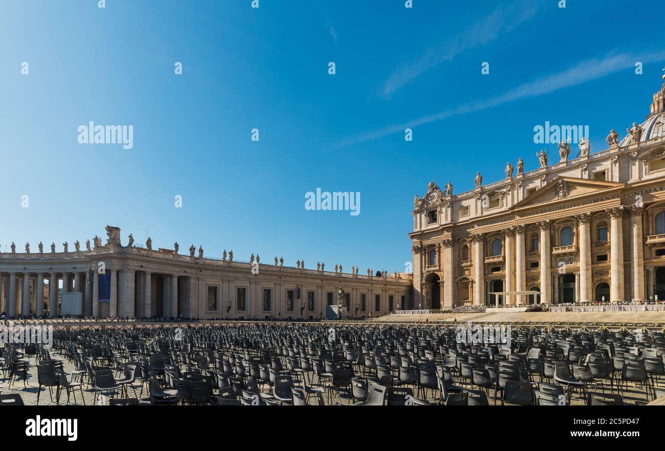 World famous Saint Peters square under a shining sun, Vatican City ...