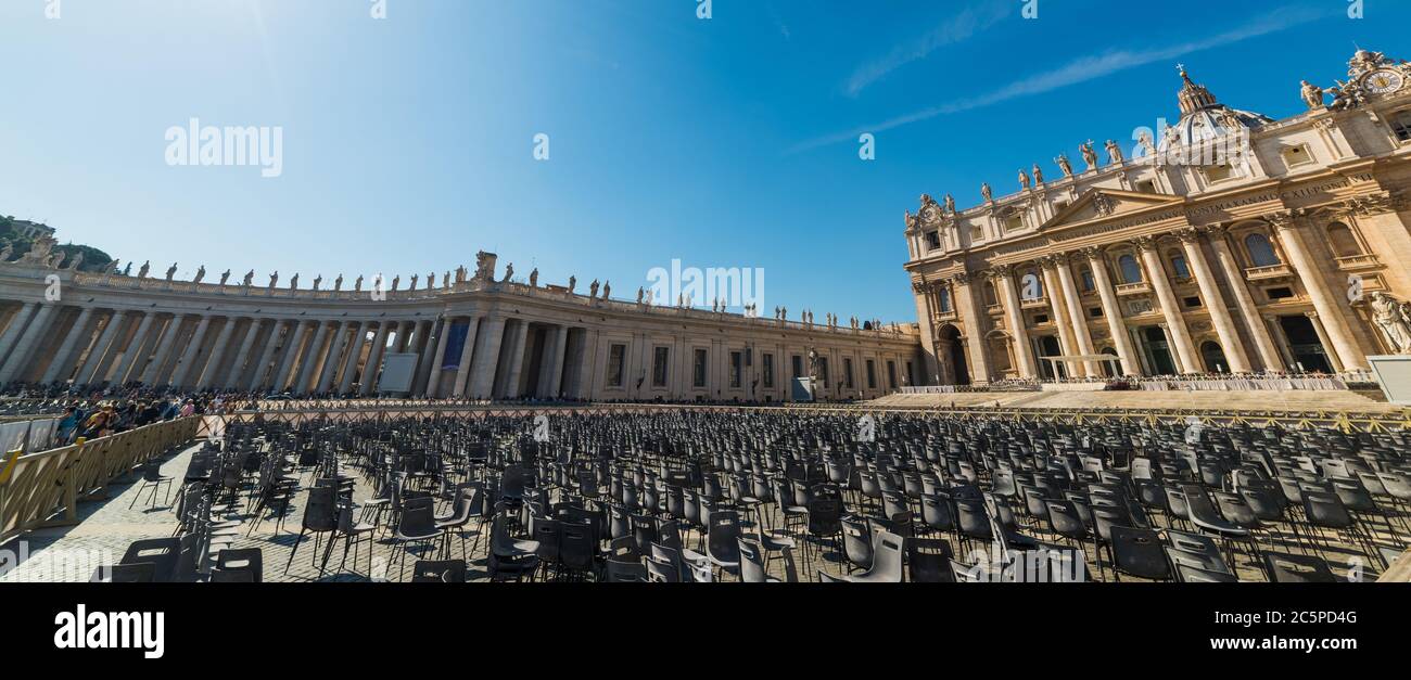 World famous Saint Peters square under a shining sun, Vatican City ...