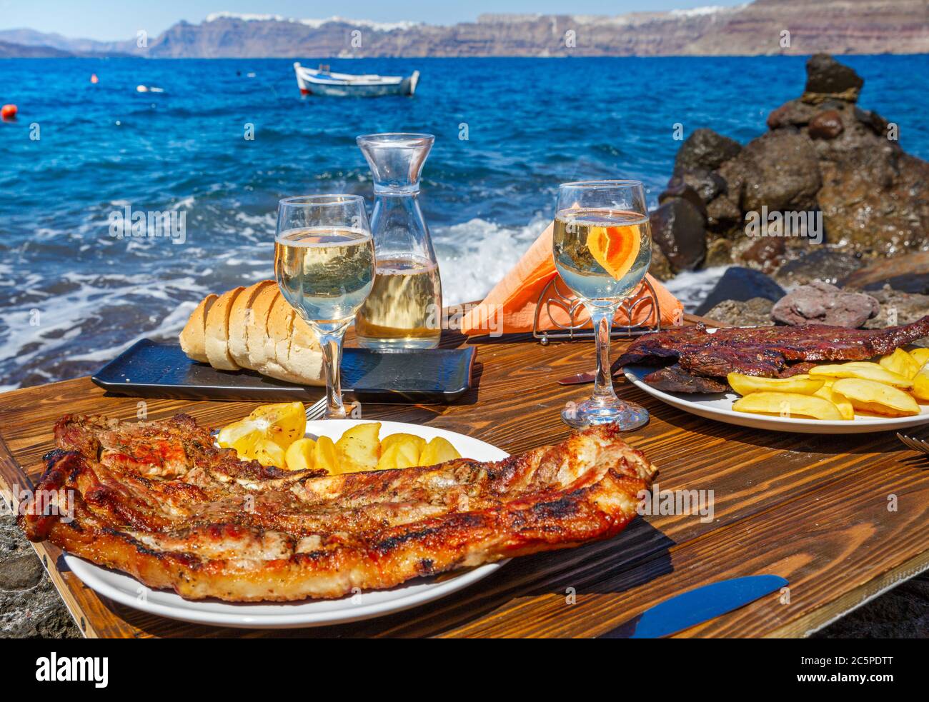Romantic beach lunch hi-res stock photography and images - Alamy