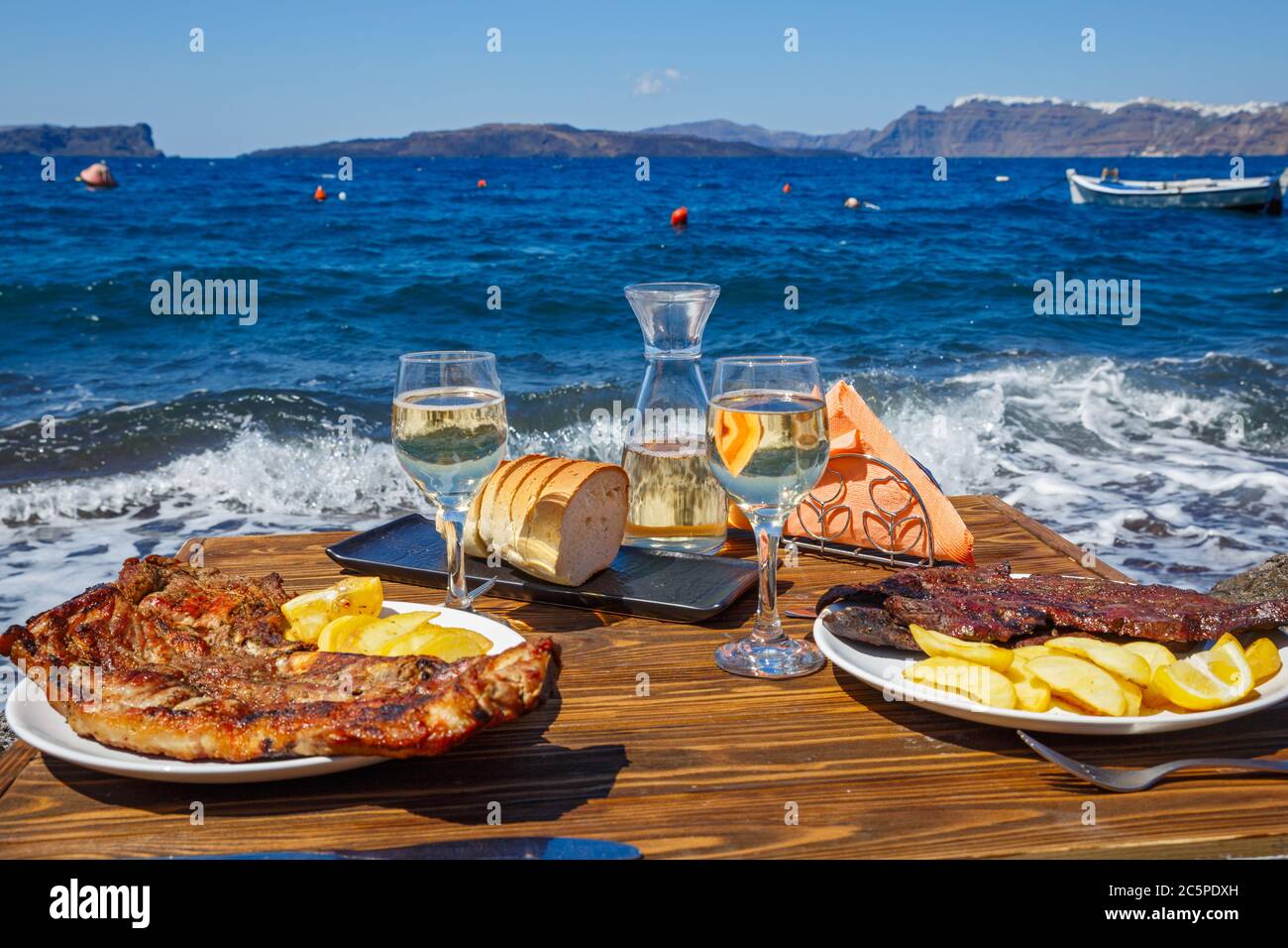 Romantic lunch beach hi-res stock photography and images - Alamy