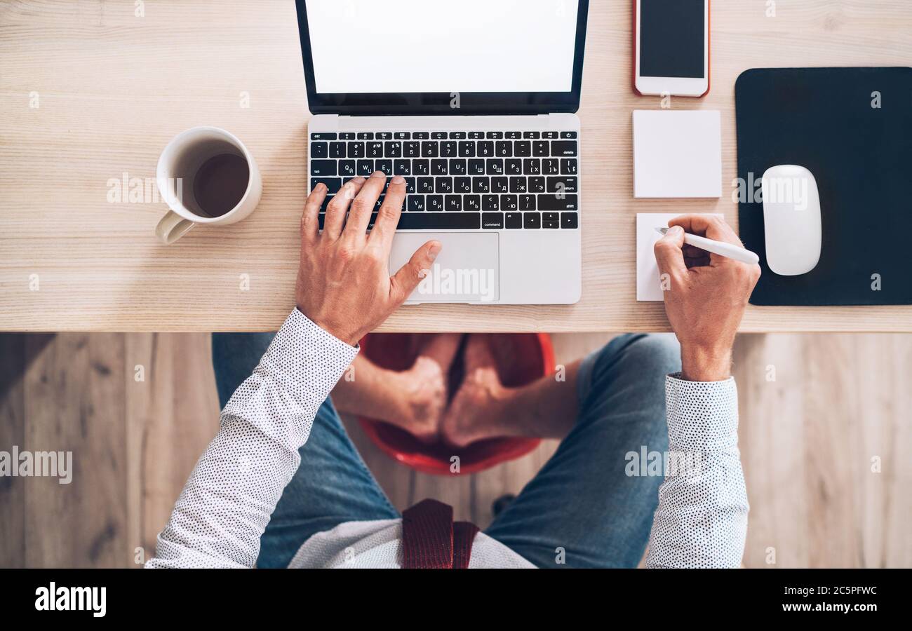 Feet under table hi-res stock photography and images - Alamy
