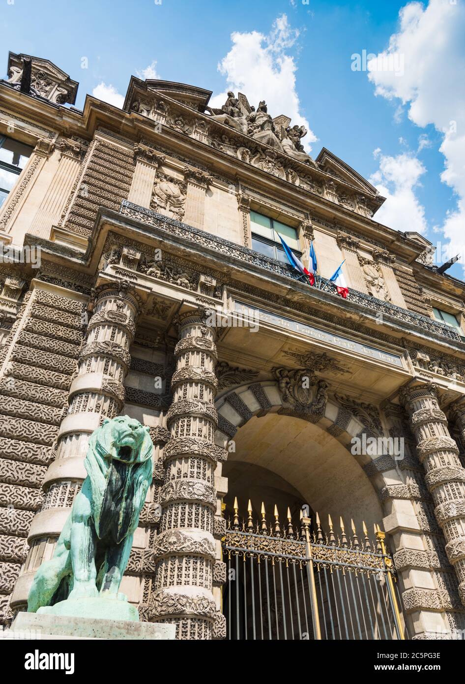 Louvre paris lions hi-res stock photography and images - Alamy