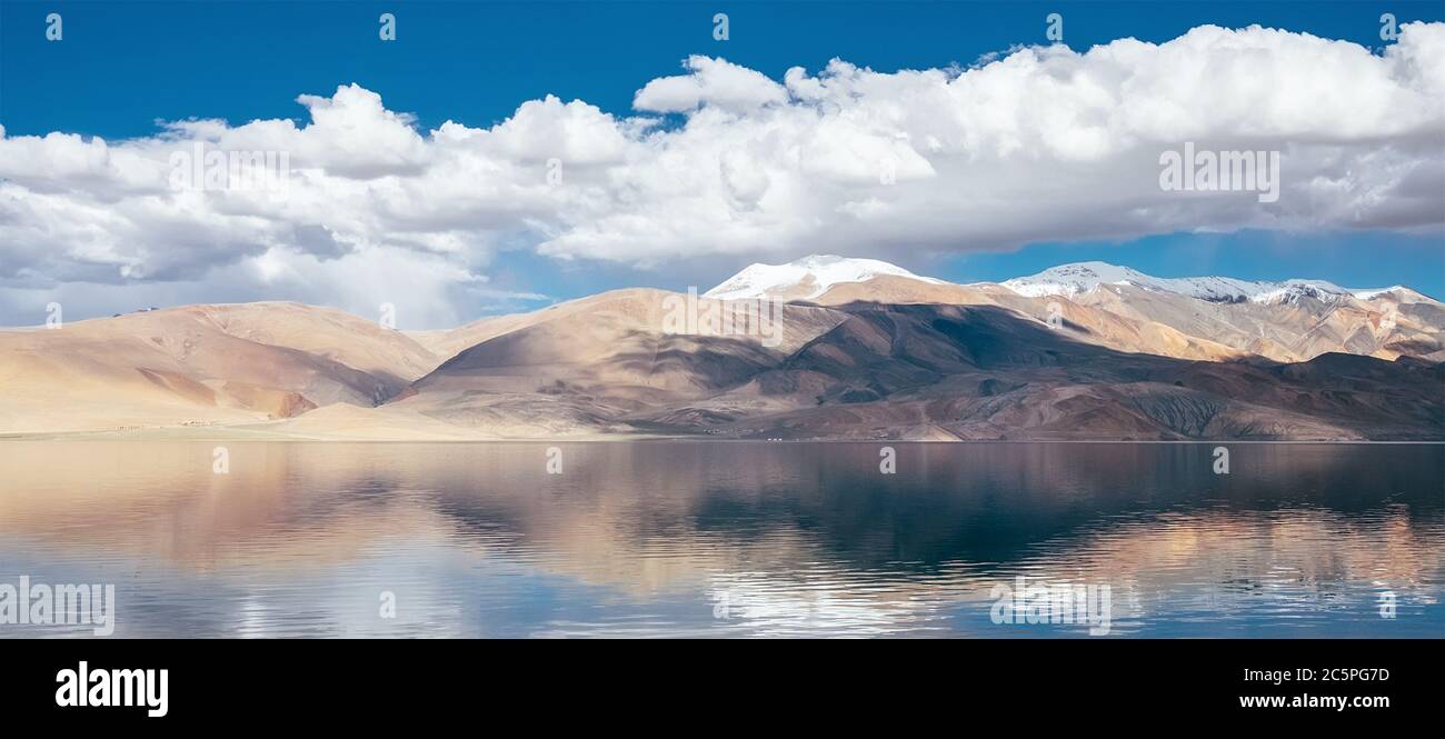 Himalayan mountains mirrored reflected in Tso Moriri mountain Lake ...