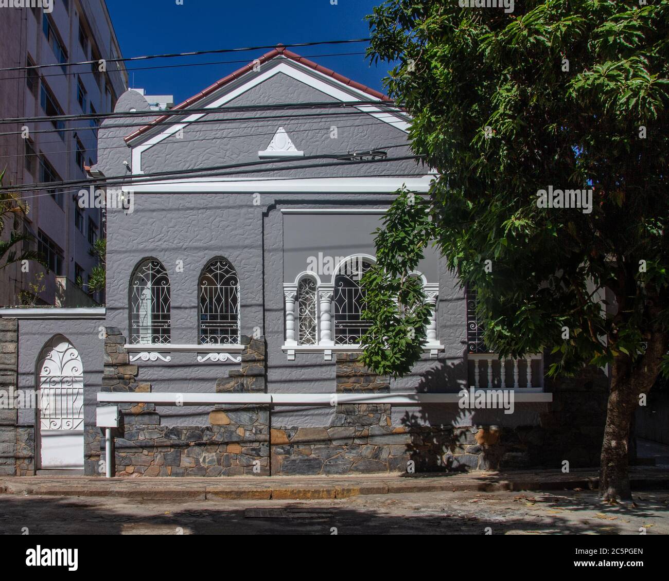 Gray house hi-res stock photography and images - Alamy