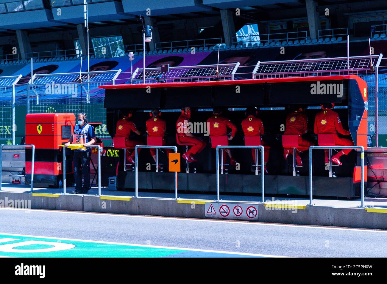 Ferrari pit wall hi-res stock photography and images - Alamy