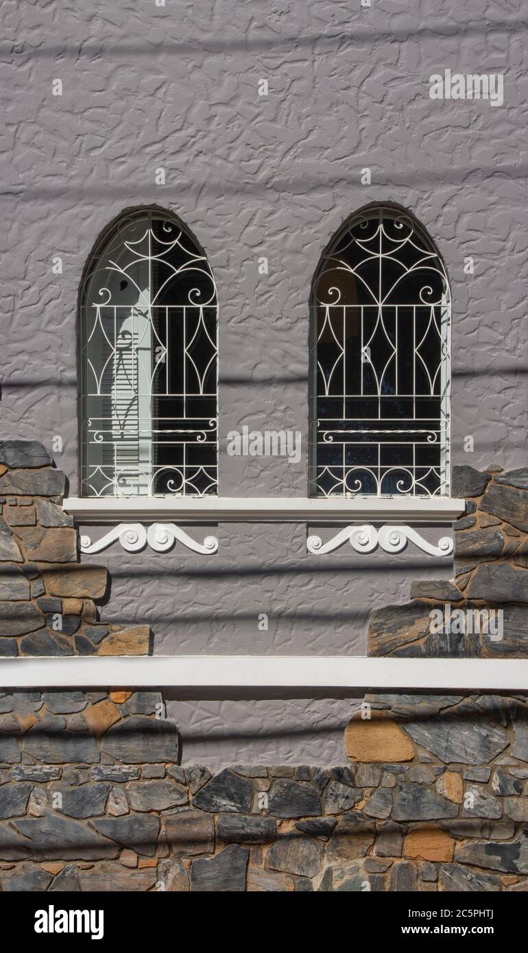 Old gray grey house hi-res stock photography and images - Alamy