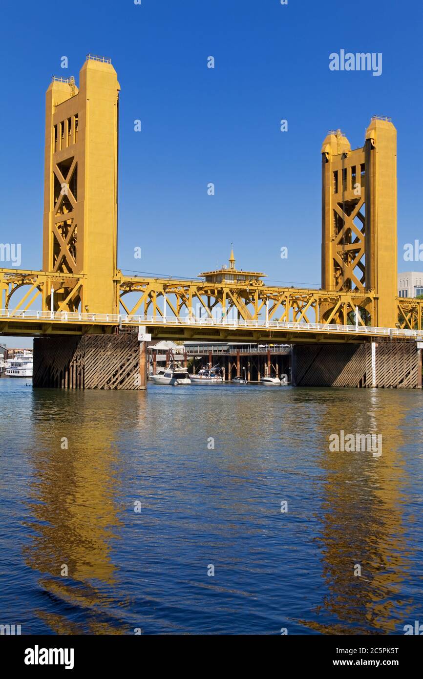 Historic Tower Bridge over the Sacramento River, Sacramento, California ...