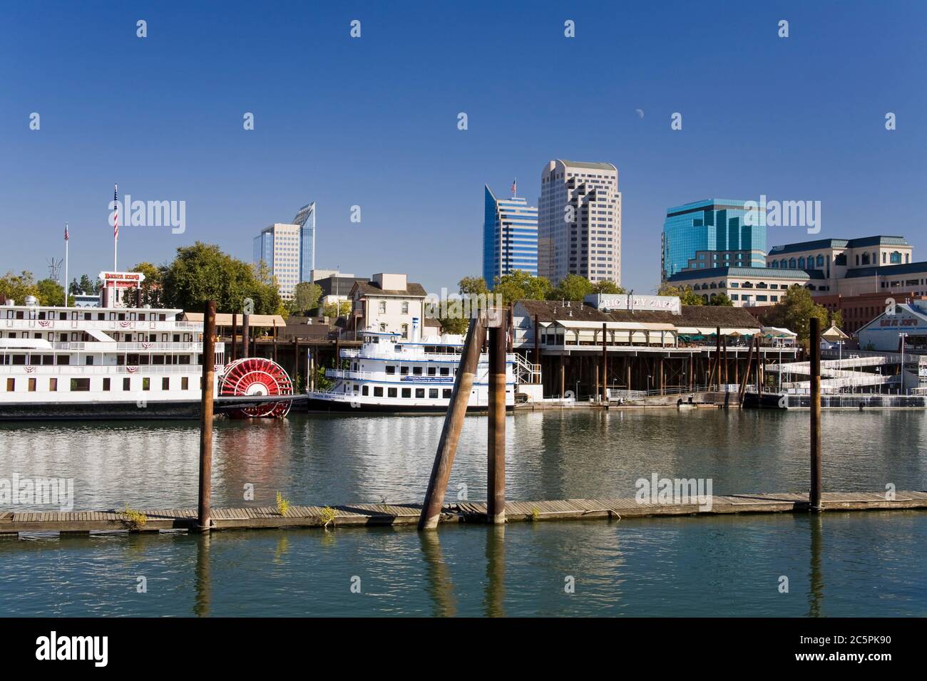 Delta king paddle steamer hi-res stock photography and images - Alamy