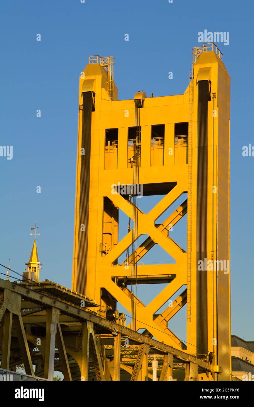 Historic Tower Bridge over the Sacramento River, Sacramento, California ...