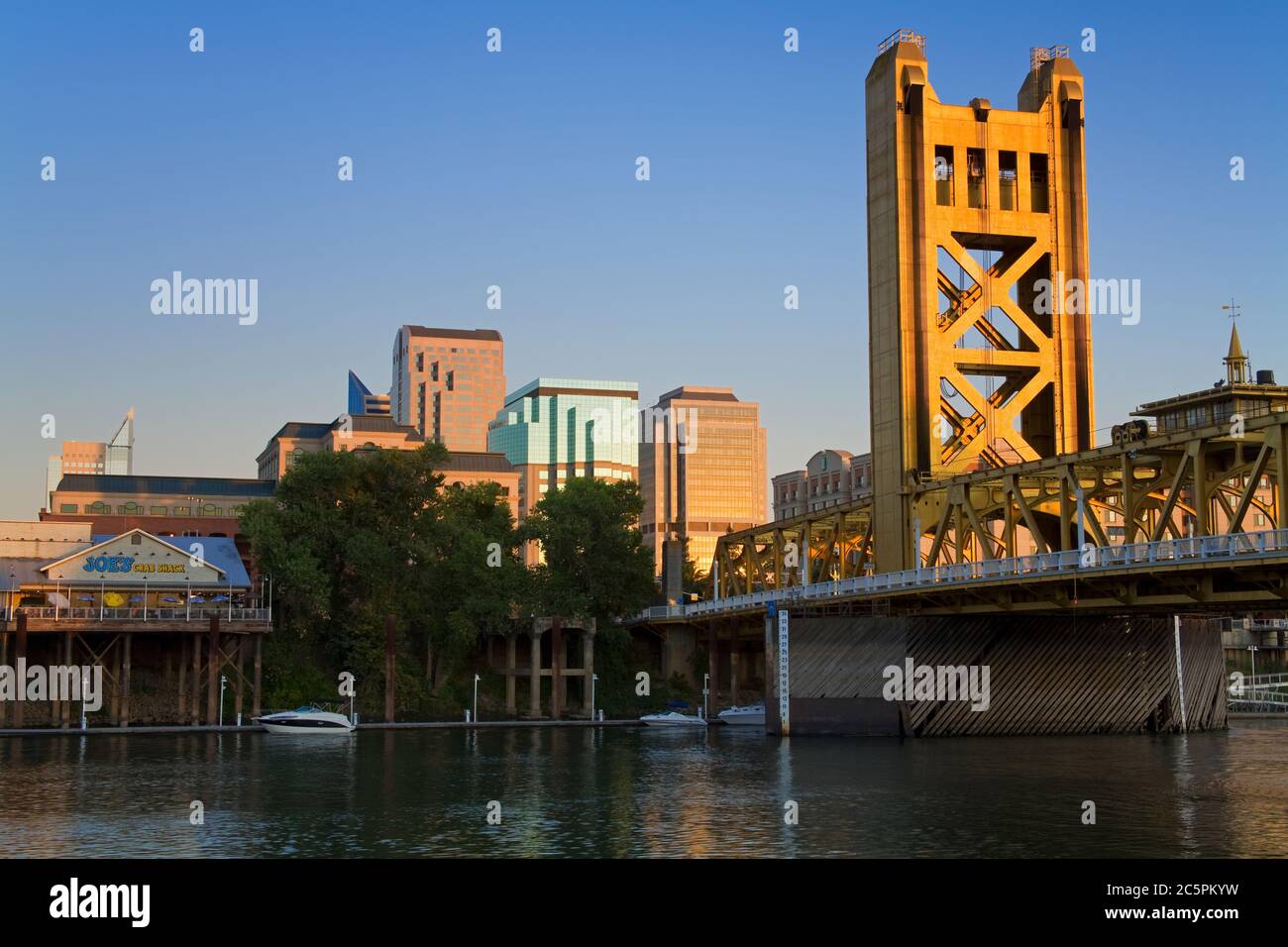 Historic Tower Bridge over the Sacramento River, Sacramento, California ...