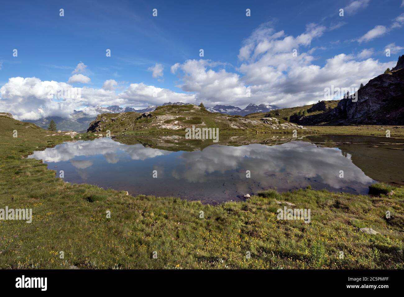 Alpine lake mountain reflections hi-res stock photography and images ...