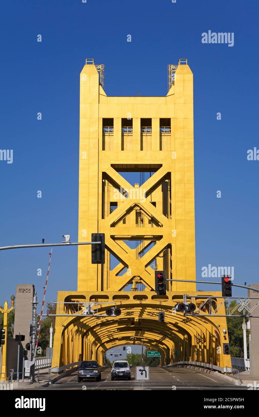 Historic Tower Bridge over the Sacramento River, Sacramento, California ...