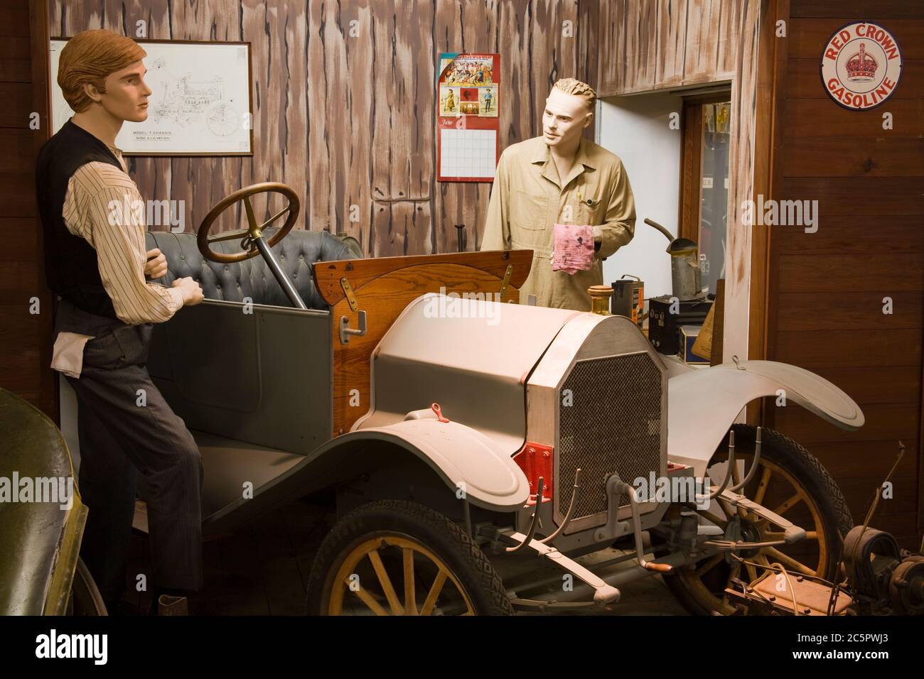 Phil's Garage at the Towe Auto Museum in Sacramento, California, USA ...