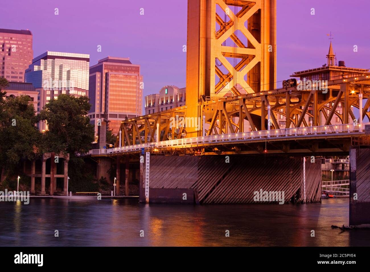 Historic Tower Bridge over the Sacramento River, Sacramento, California ...