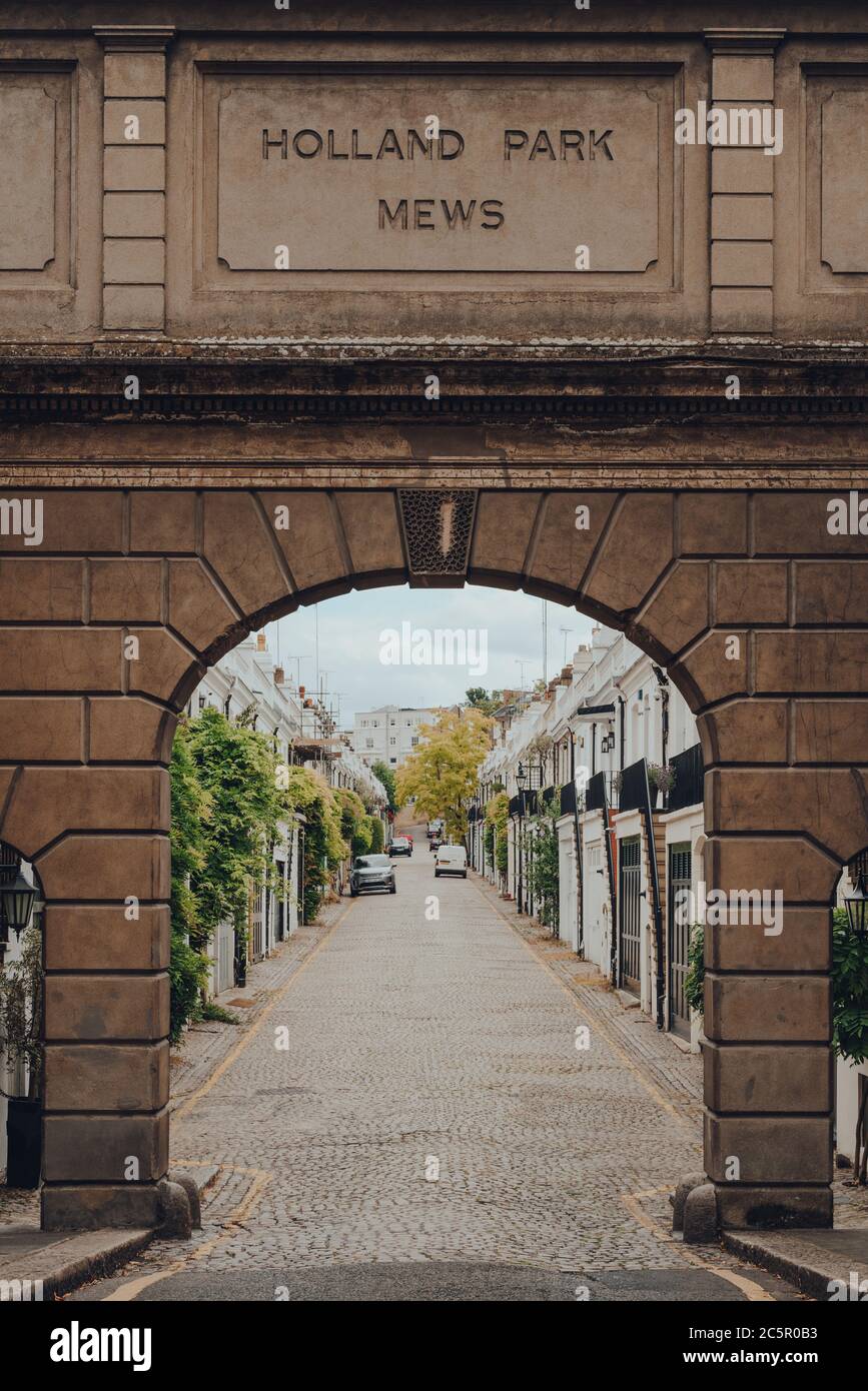 Mews style buildings hi-res stock photography and images - Alamy