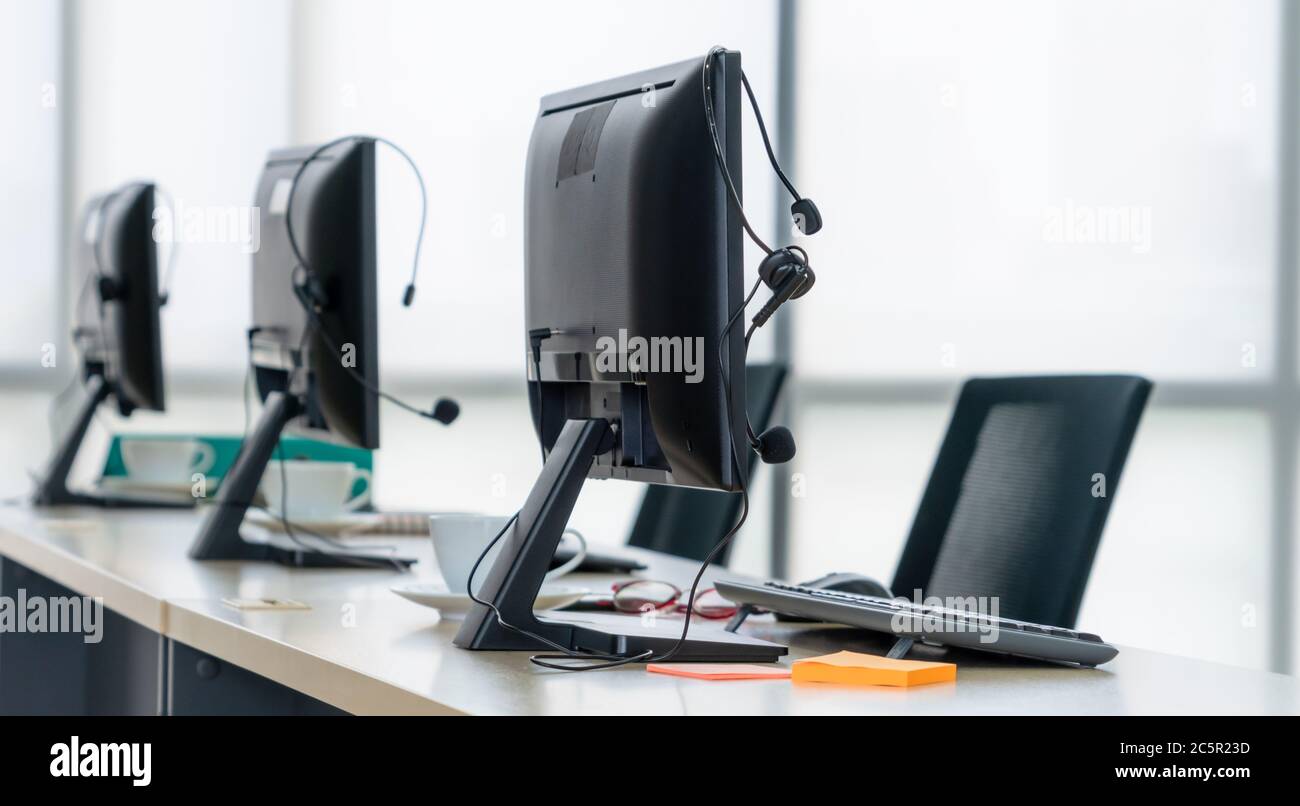 Pc monitor call centre hi-res stock photography and images - Alamy