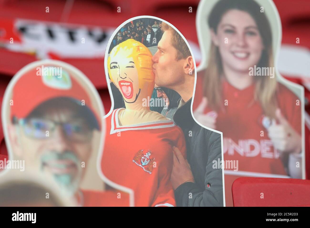 Cardboard cutouts fans hi-res stock photography and images - Alamy