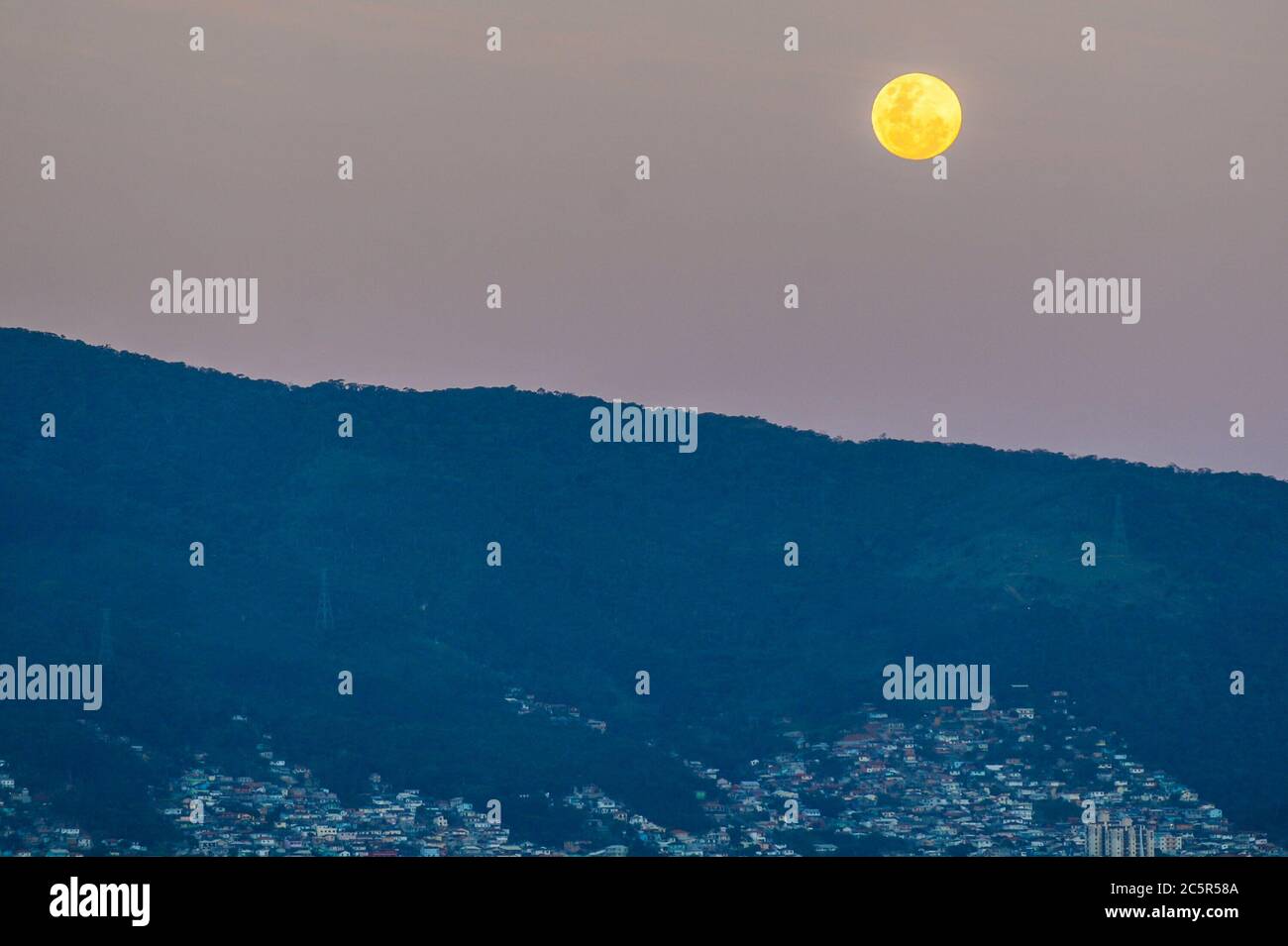 Inicio da noite hi-res stock photography and images - Alamy