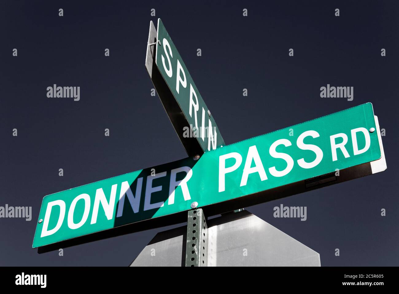 Donner pass sign hi-res stock photography and images - Alamy
