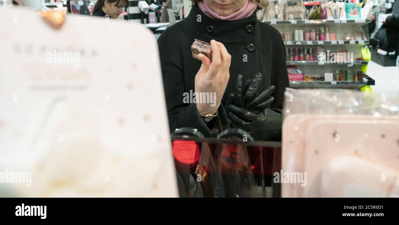 Sephora store interior hi-res stock photography and images - Alamy