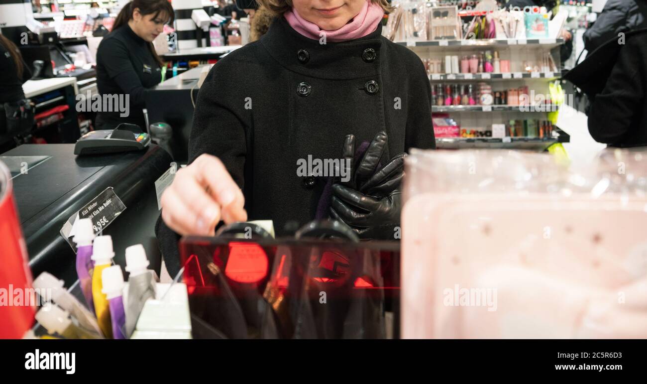 Sephora interior hi-res stock photography and images - Alamy