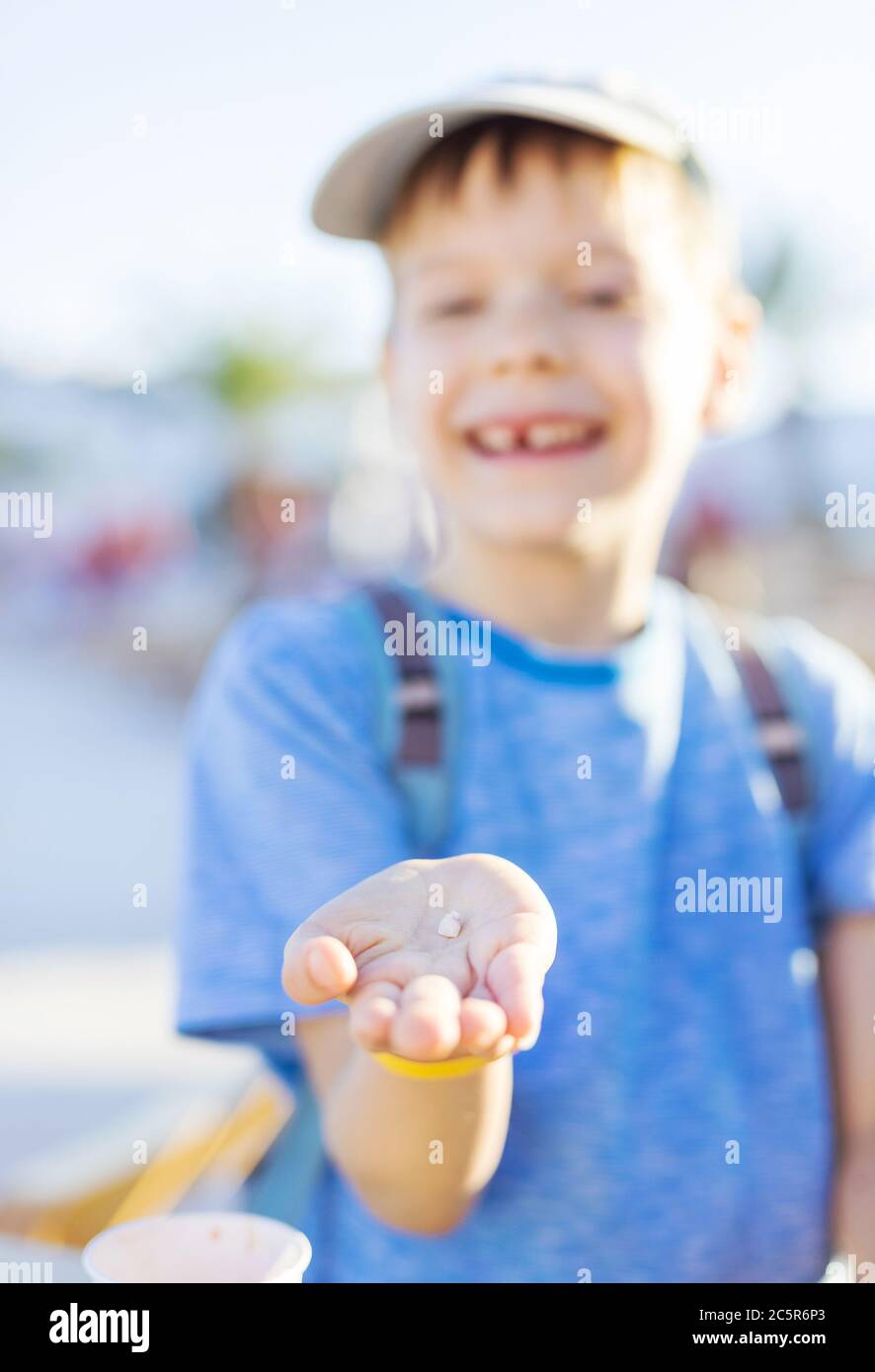 Toothless smiling boy hi-res stock photography and images - Alamy