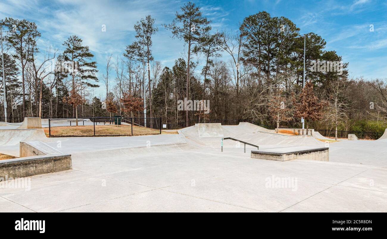 Empty urban skate park hi-res stock photography and images - Alamy
