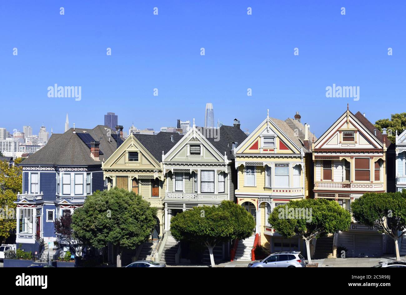 The Painted Ladies from Alamo Square Park. Downtown San Francisco ...