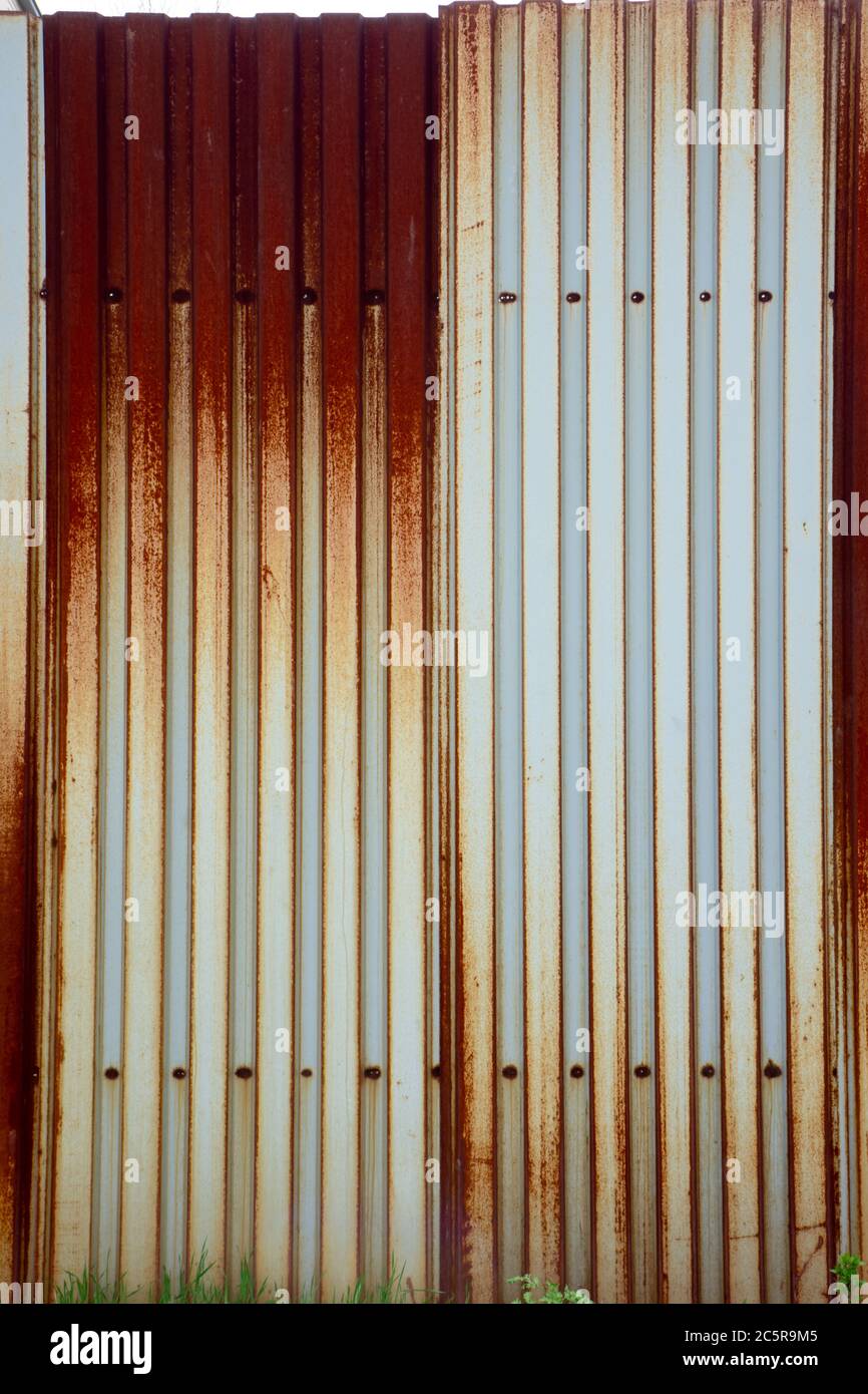 Rusted corrugated sheet metal Stock Photo - Alamy
