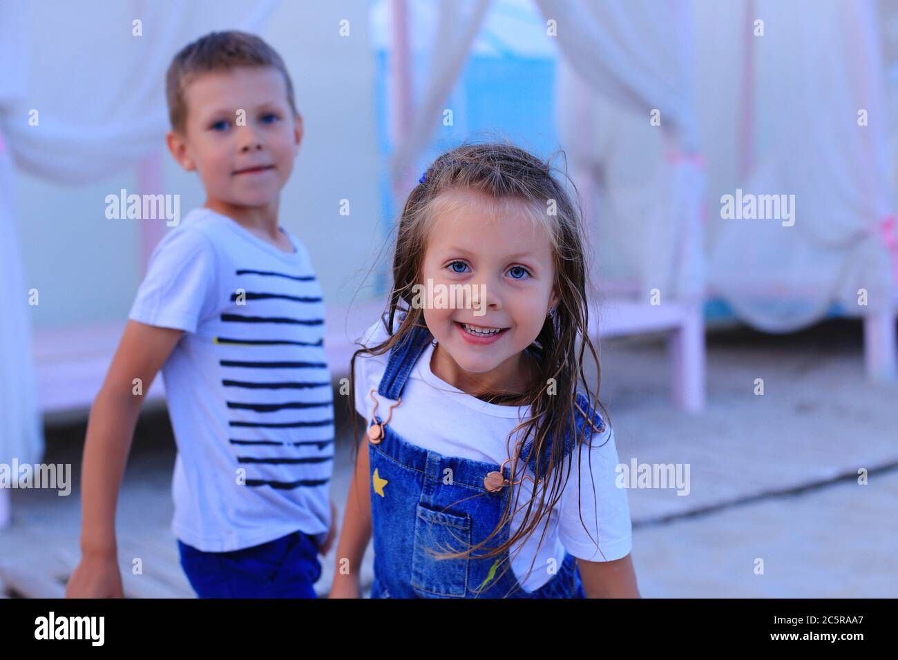 Children stand barefoot hi-res stock photography and images - Alamy