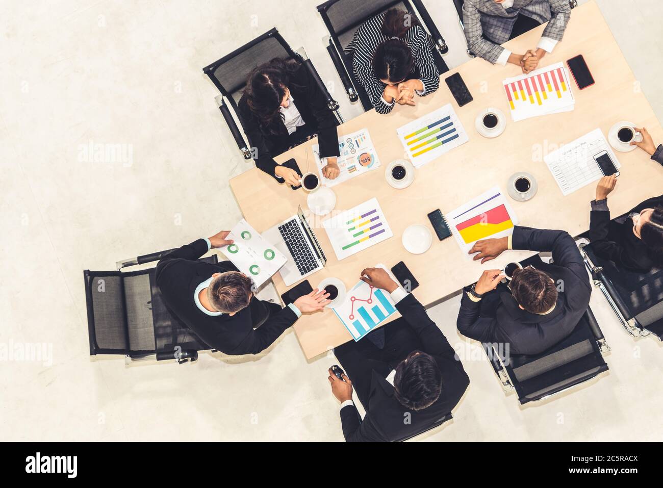 Group of people from above hi-res stock photography and images - Alamy