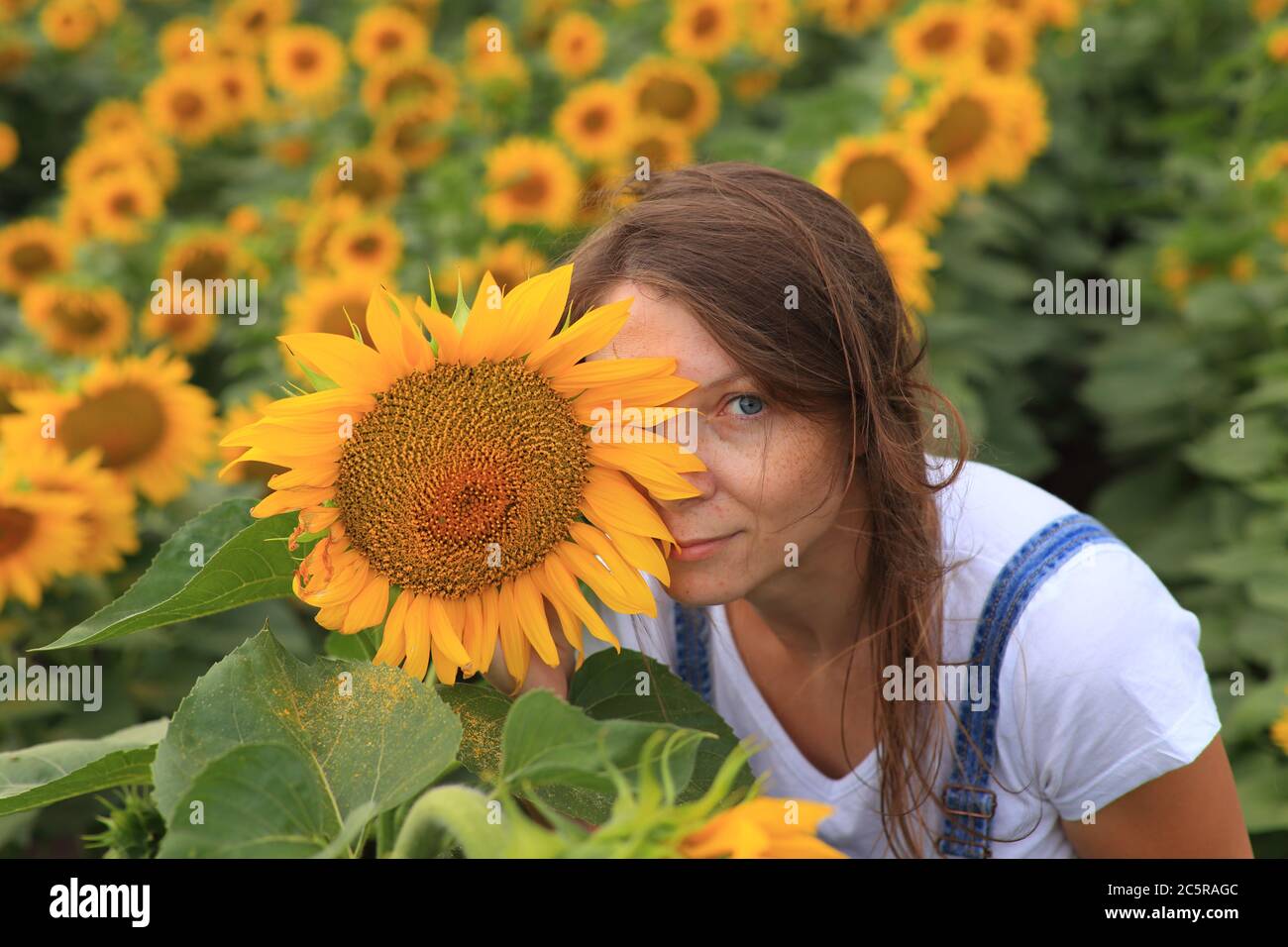 Beautiful girl smiles in hi-res stock photography and images - Alamy