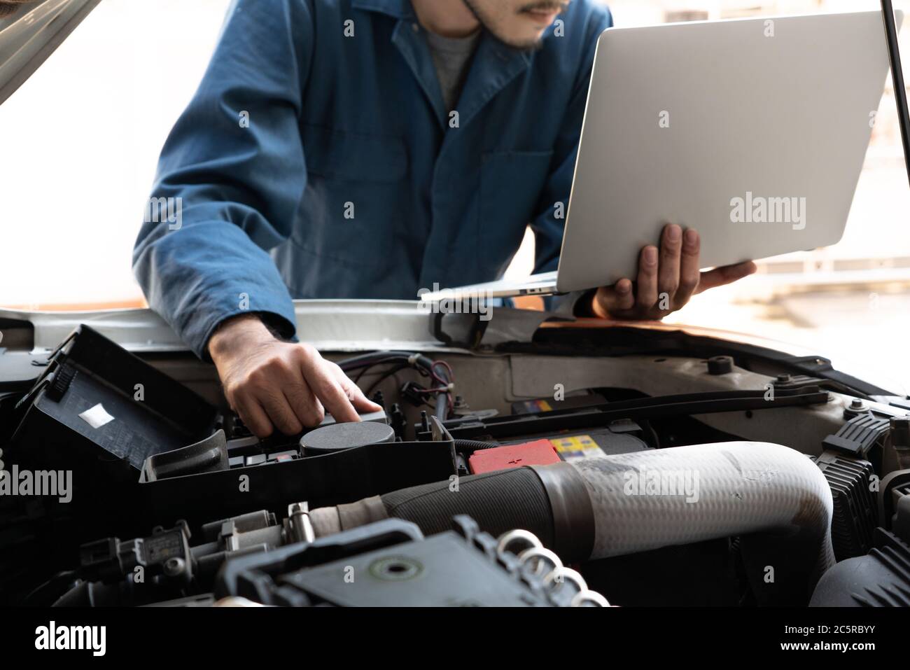 Car repair expertise hi-res stock photography and images - Alamy