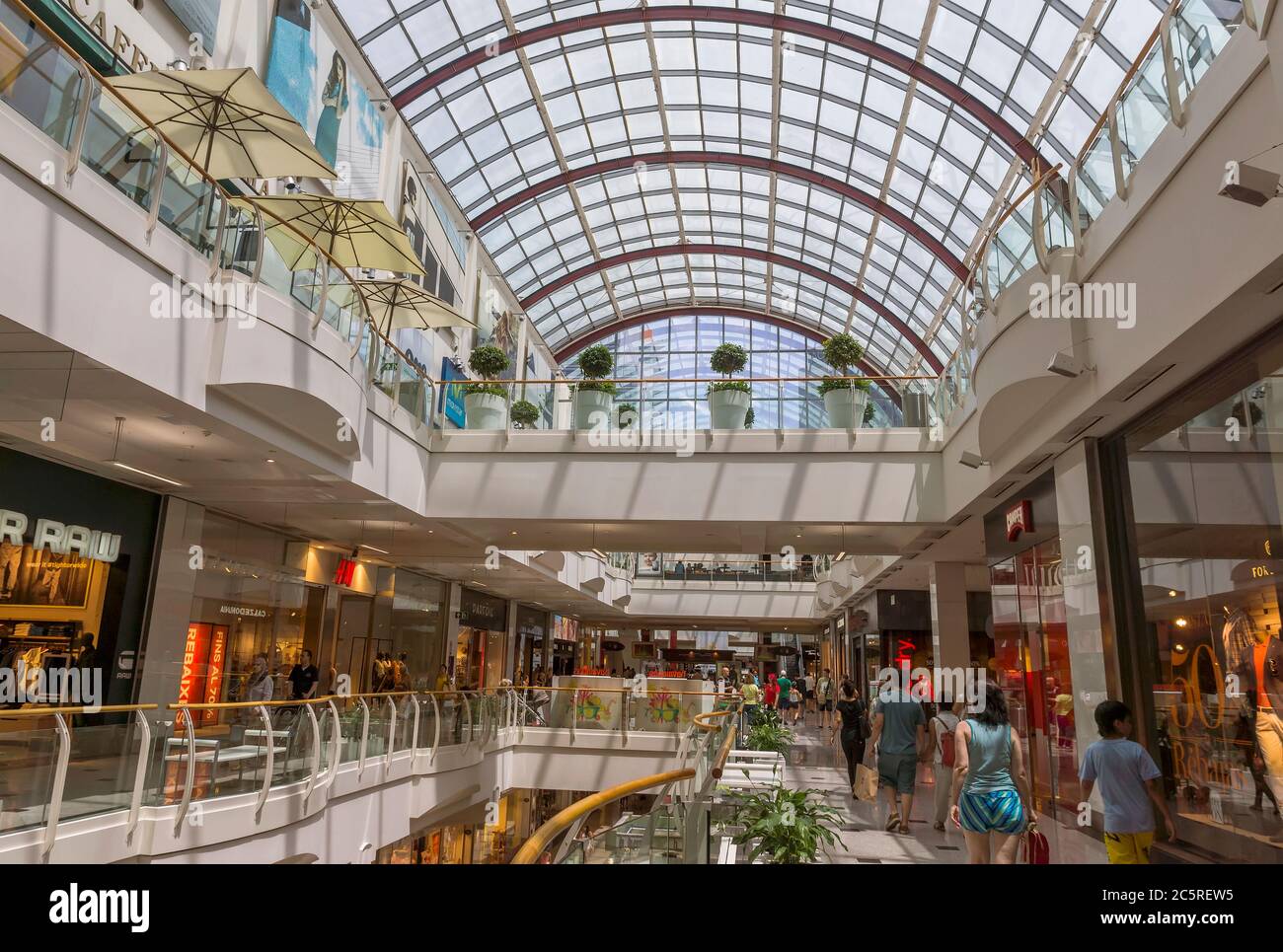 Diagonal mar shopping mall hi-res stock photography and images - Alamy