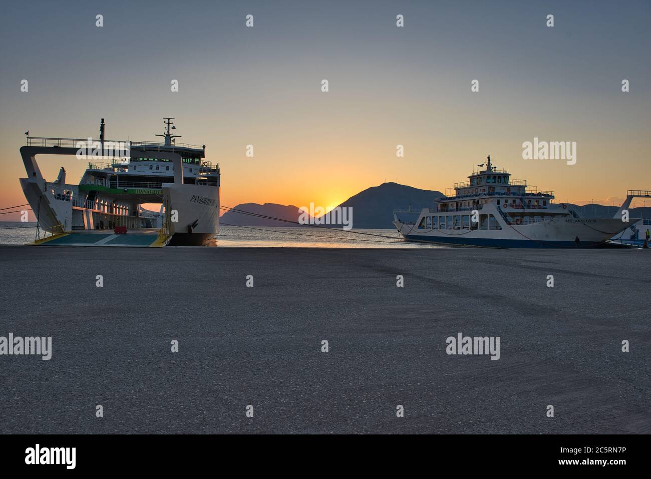 Schiff icon hi-res stock photography and images - Alamy
