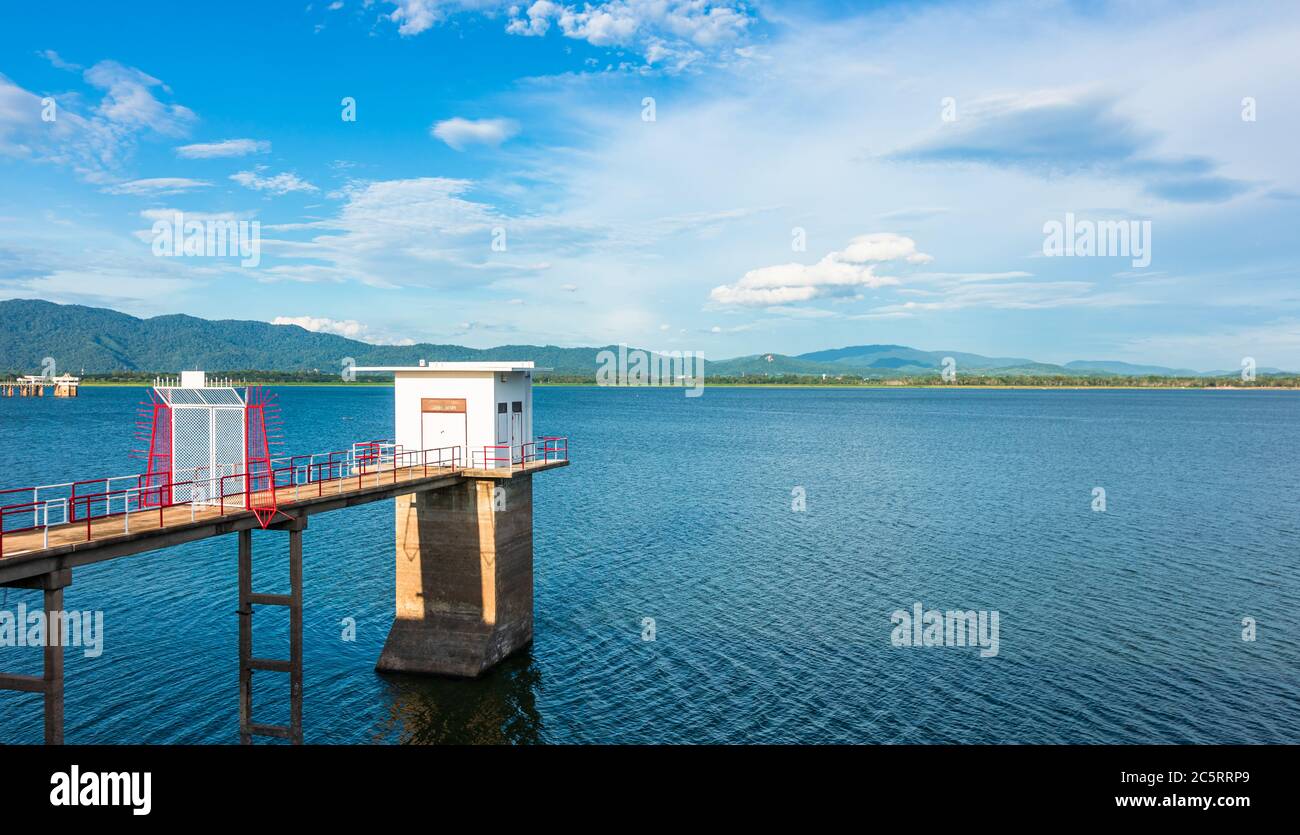 Reservoir sluice gates hi-res stock photography and images - Alamy