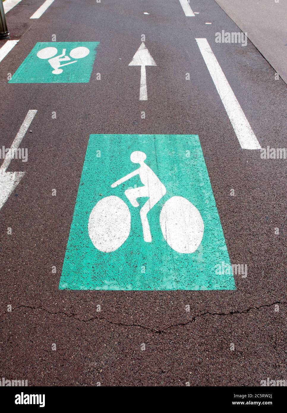Green bicycle sign on the asphalt road Stock Photo - Alamy