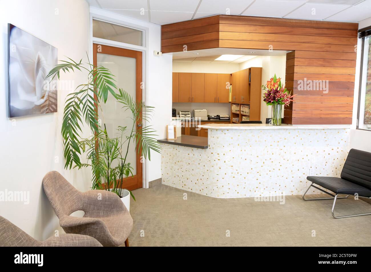 Modern medical office doctors hi-res stock photography and images - Alamy