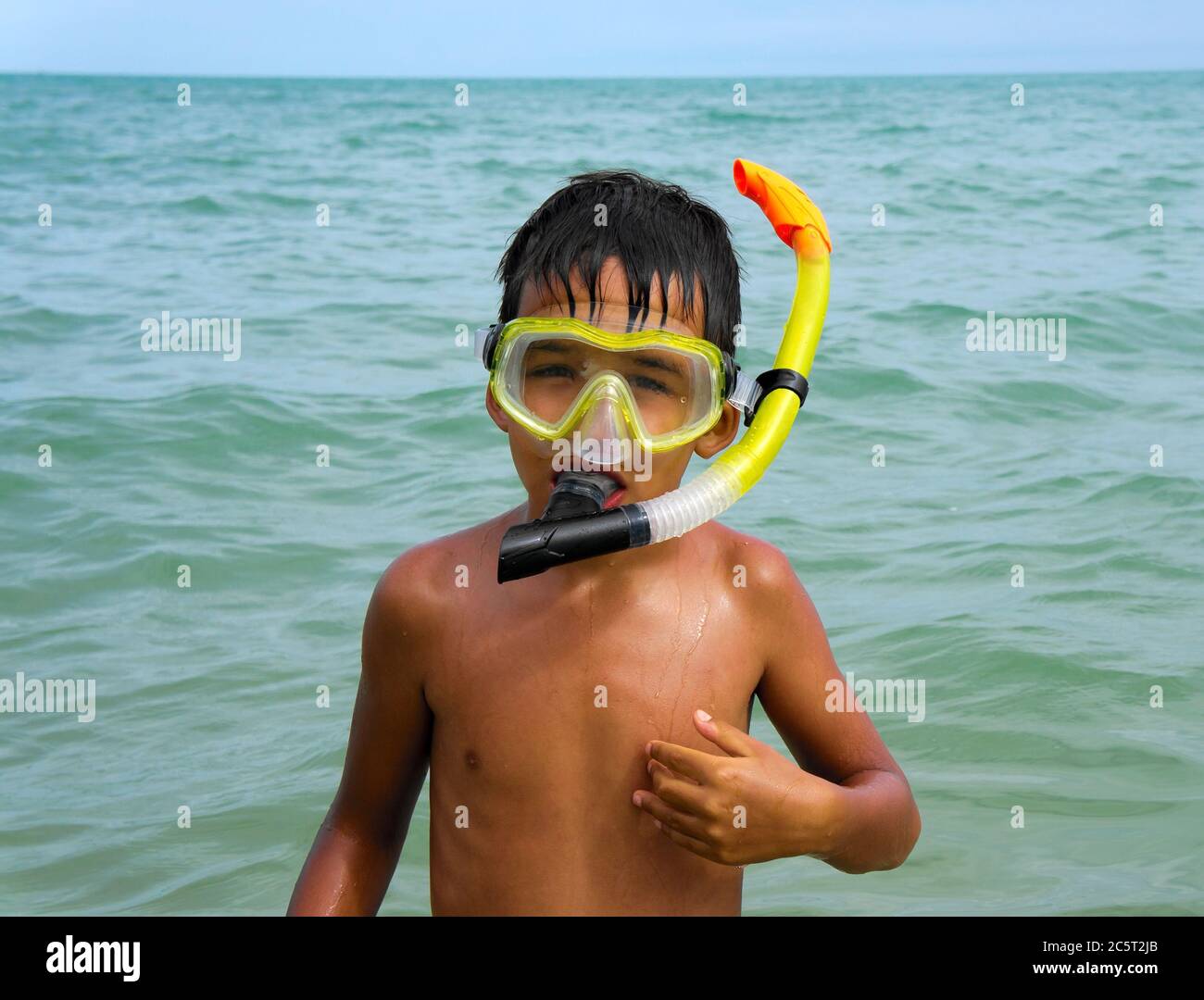 Boy wearing a scuba mask hi-res stock photography and images - Alamy