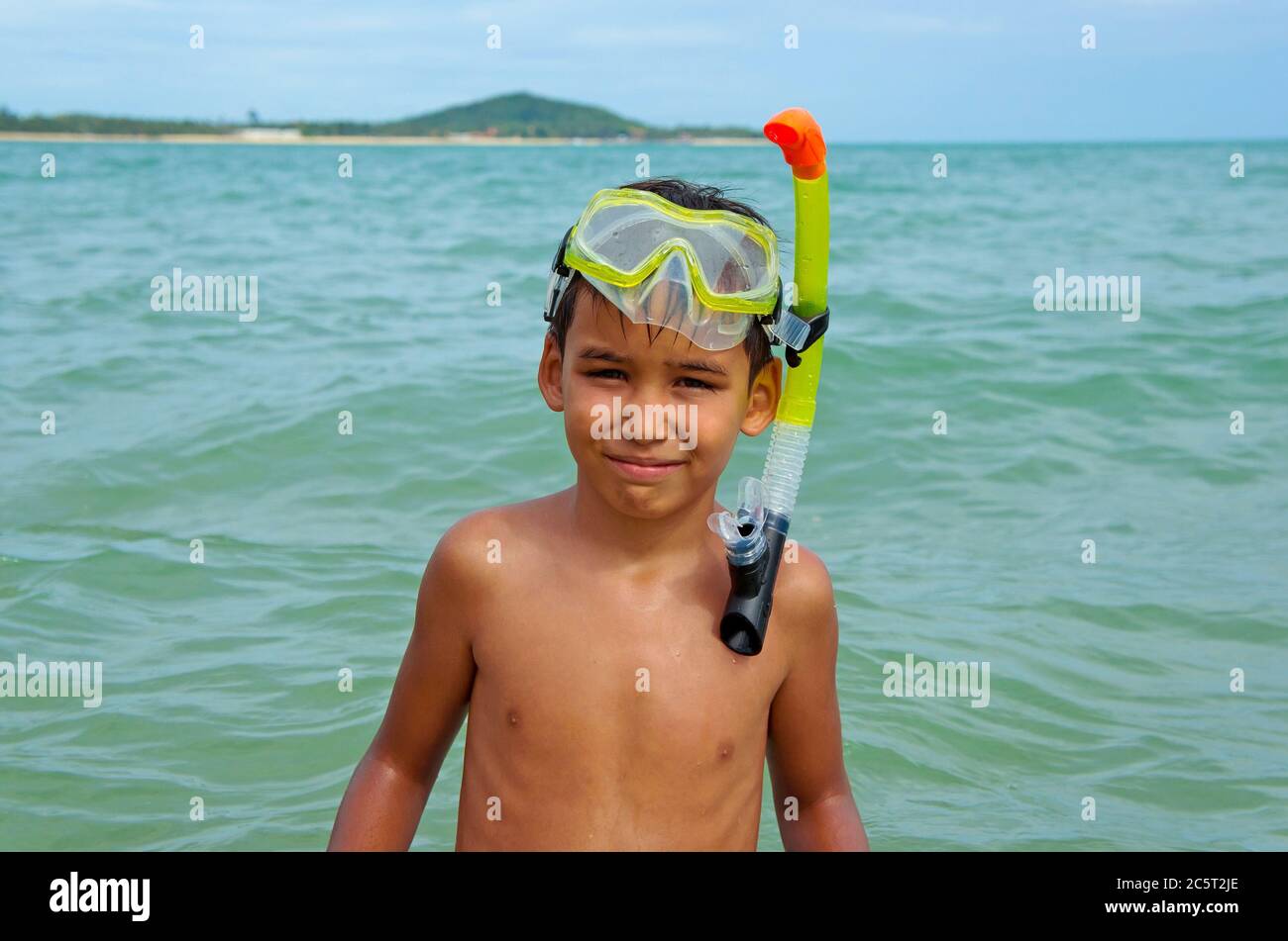 Boy wearing a scuba mask hi-res stock photography and images - Alamy