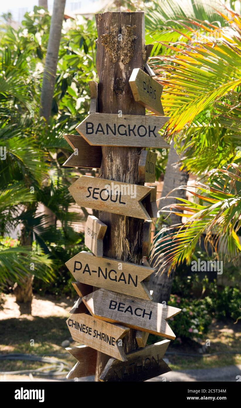 Signpost on beach word hi-res stock photography and images - Alamy