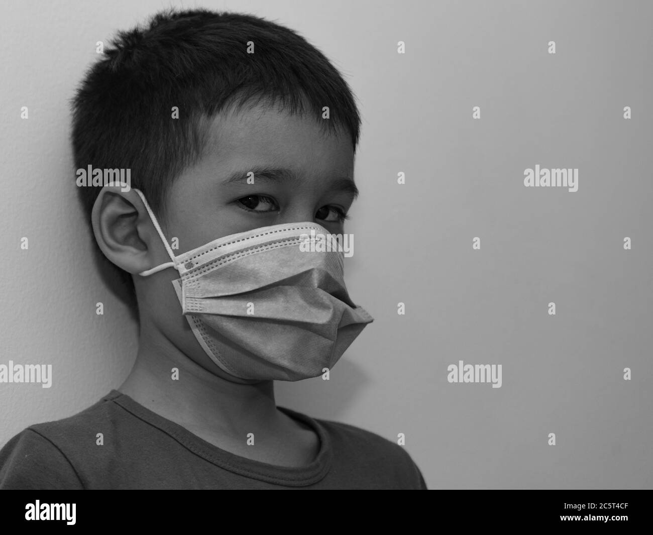 Sad boy black and white hi-res stock photography and images - Alamy